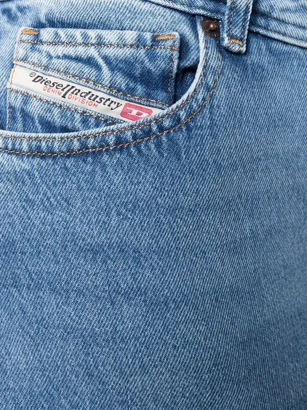 DIESEL® 2002 Straight-leg Jeans