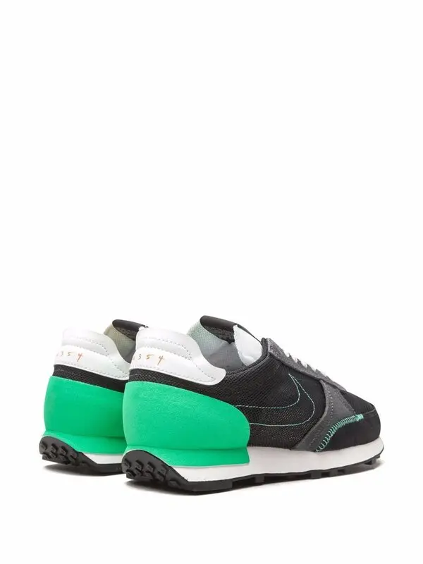 Nike Daybreak Low-top Sneakers