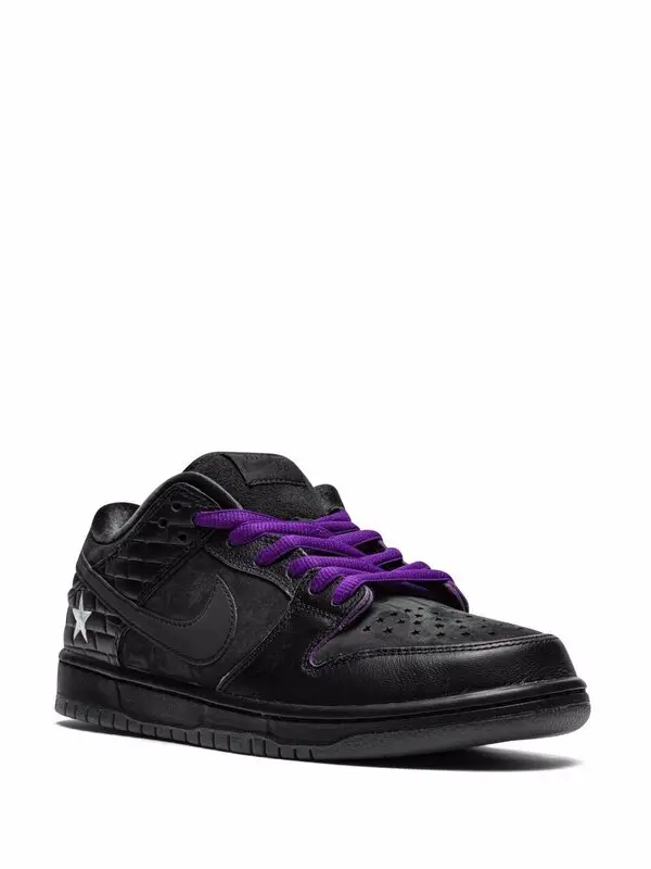 Nike X Familia Sb Dunk Low First Avenue Sneakers - Black