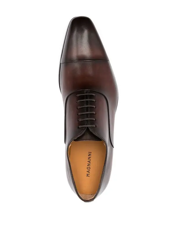 Magnanni Distressed Oxford Shoes