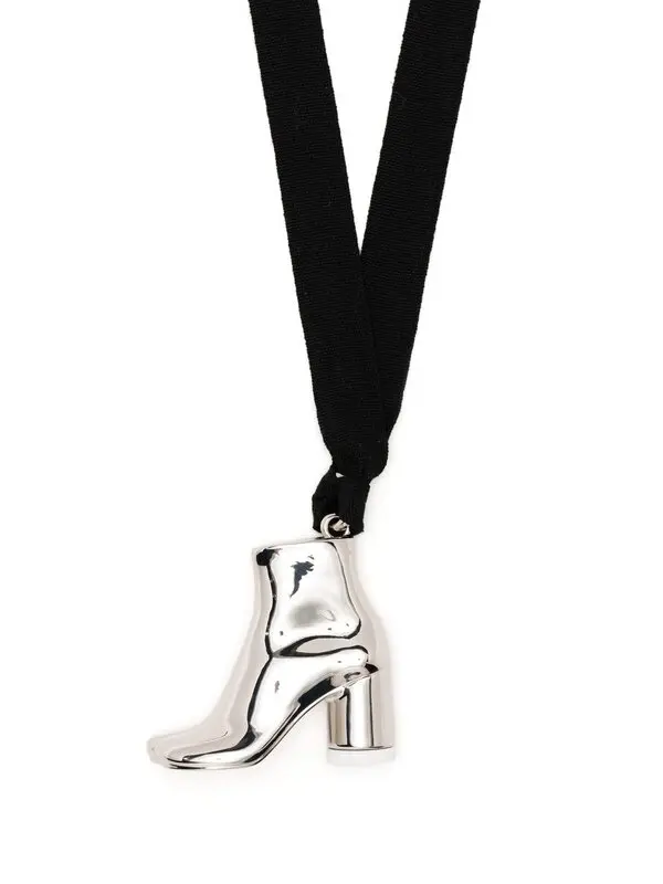 MAISON MARGIELA Boot Pendant Necklace - Black