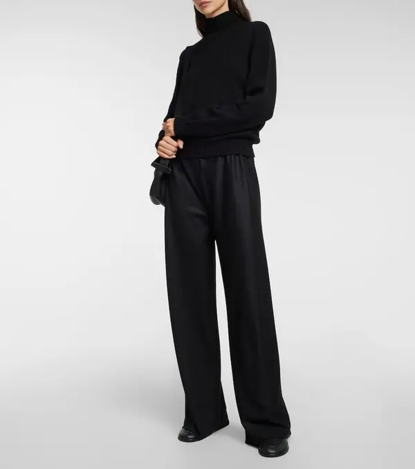 THE ROW Kensington Cashmere Turtleneck Sweater