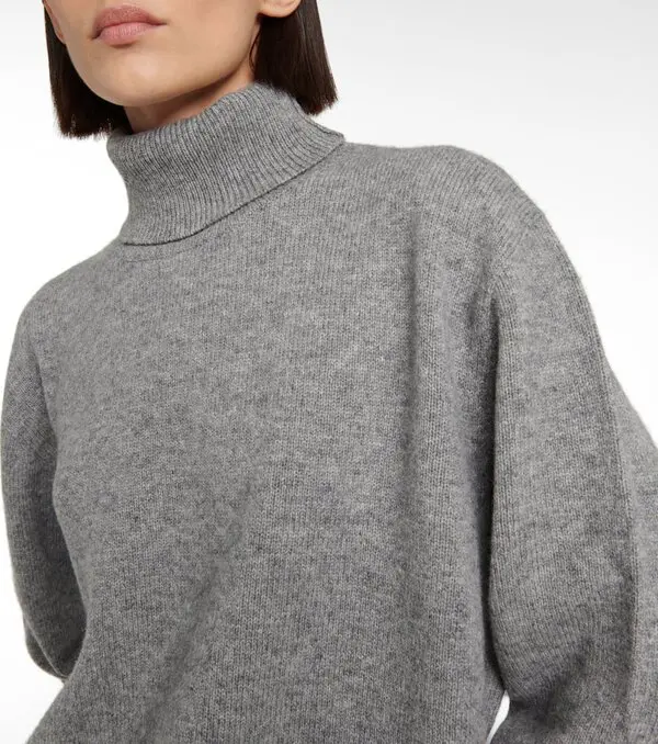 THE ROW Stepny Turtleneck Sweater - Grey