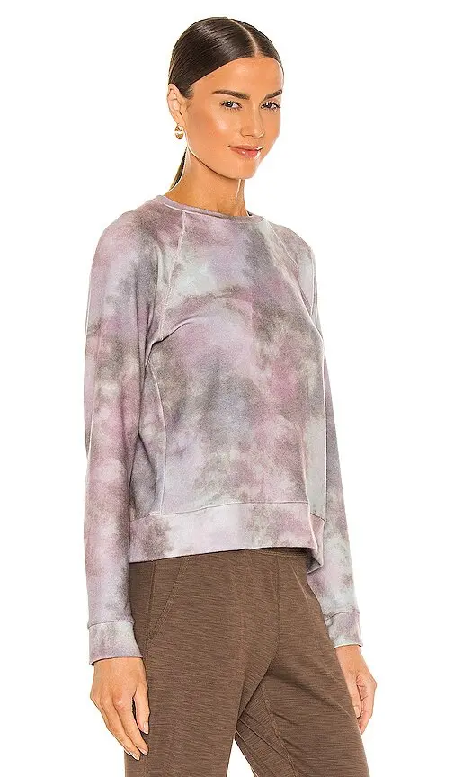 Beyond Yoga Printed Favorite Raglan Crew Pullover In Lavender