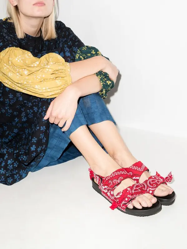 ARIZONA LOVE Bandana-print Flat Sandals