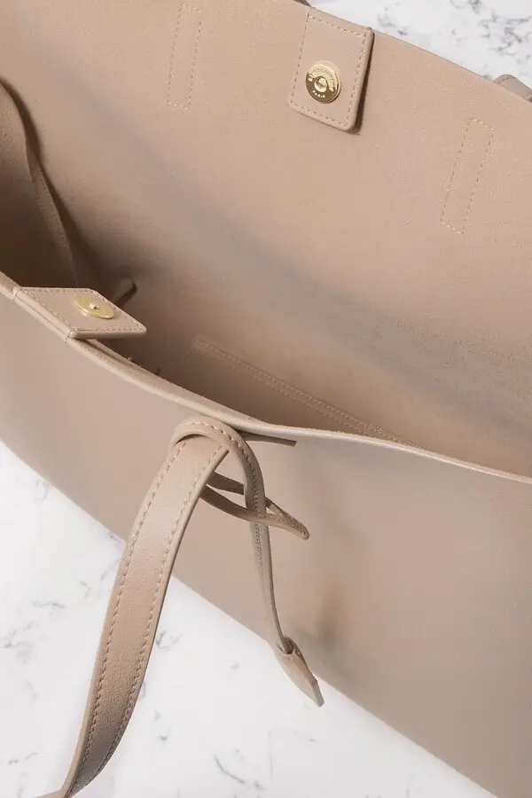 Saint Laurent East West Large Leather Tote - Neutrals