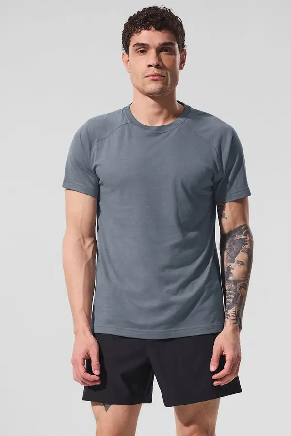 Alo Yoga Triumph Raglan T-shirt - Steel Grey