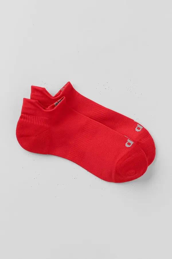 Alo Yoga Performance Tab Socks - Bright Red