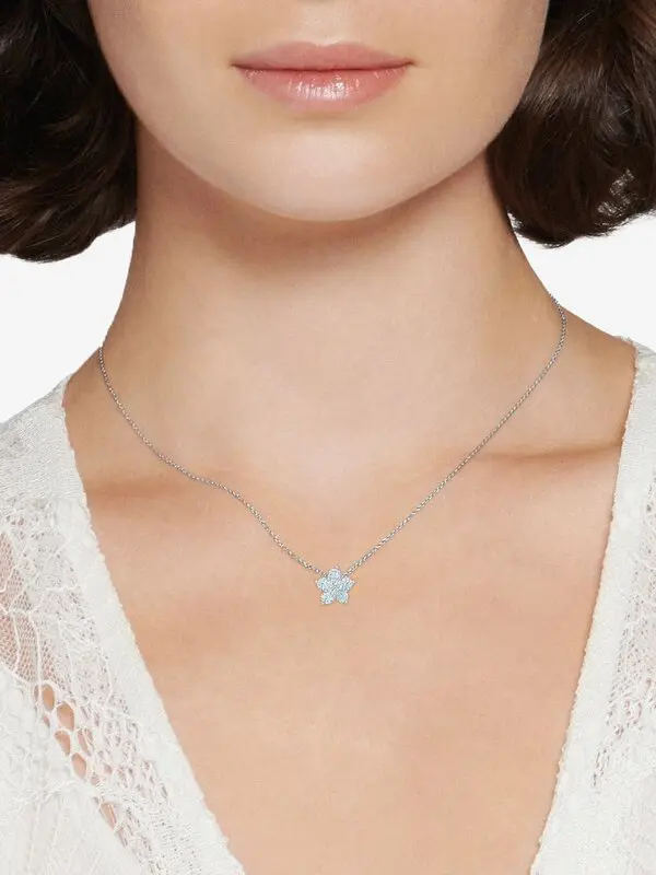 Kwiat 18kt White Gold Diamond Floral Pendant
