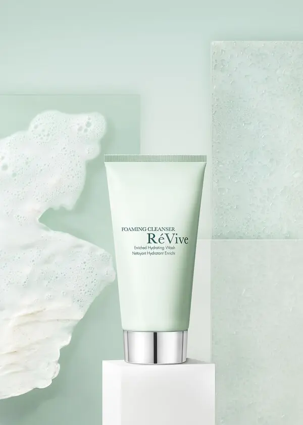 RÉVIVE Foaming Cleanser Enriched Hydrating Wash