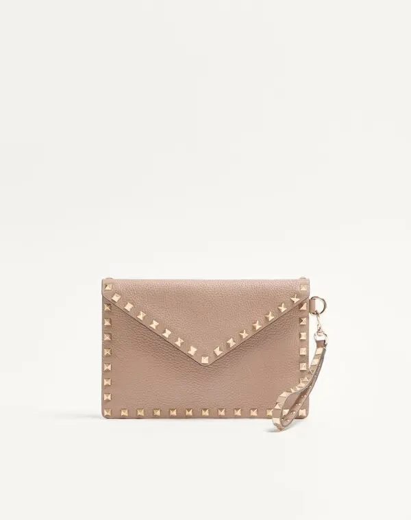 Valentino Garavani Rockstud Grainy Calfskin Pouch - Poudre