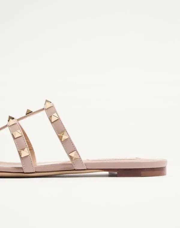 Valentino Garavani Rockstud Flat Slide Sandals - Poudre