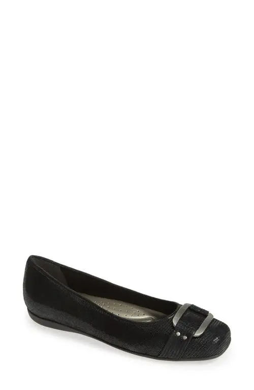 Trotters Sizzle Flat - Black Pat