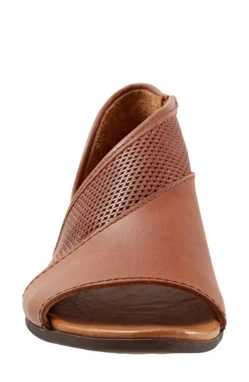 BUENO Tahiti Half D'orsay Sandal