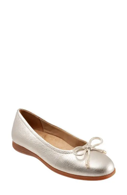 Trotters Dellis Ballet Flat