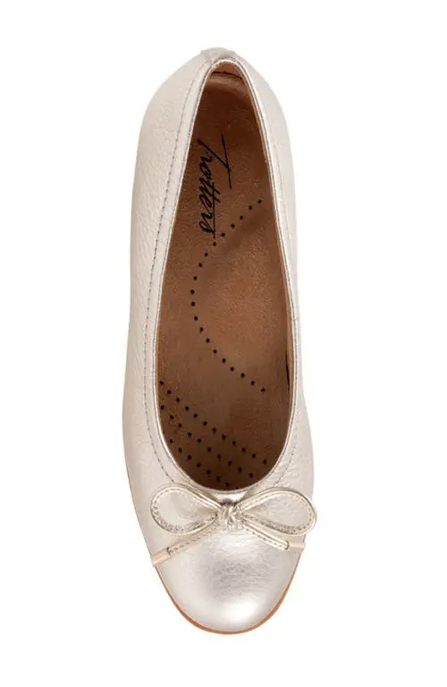 Trotters Dellis Ballet Flat
