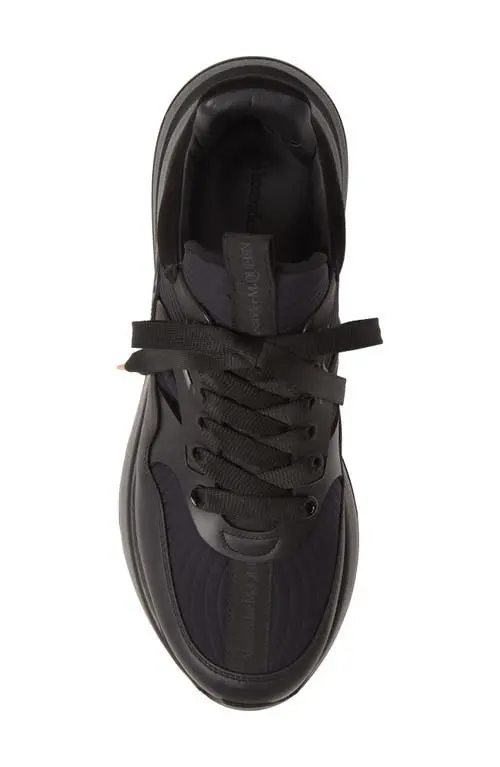 Alexander McQueen Alexander Runner Sneaker - Black/black/silver