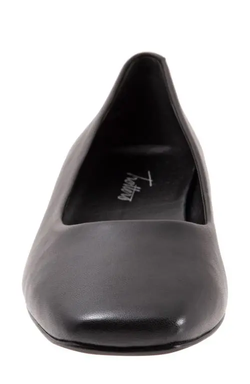 Trotters Honor Leather Flat - Black Leather