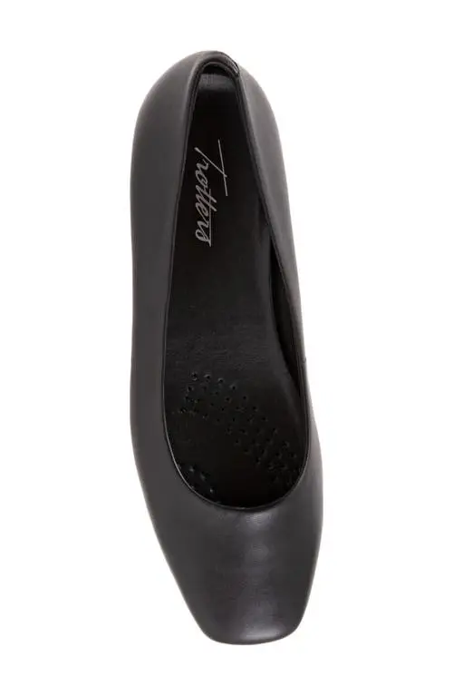 Trotters Honor Leather Flat - Black Leather