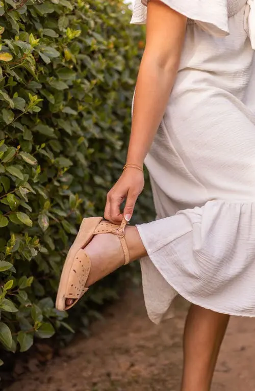 L'AMOUR DES PIEDS Brenn Ankle Strap Sandal - Cognac Suede