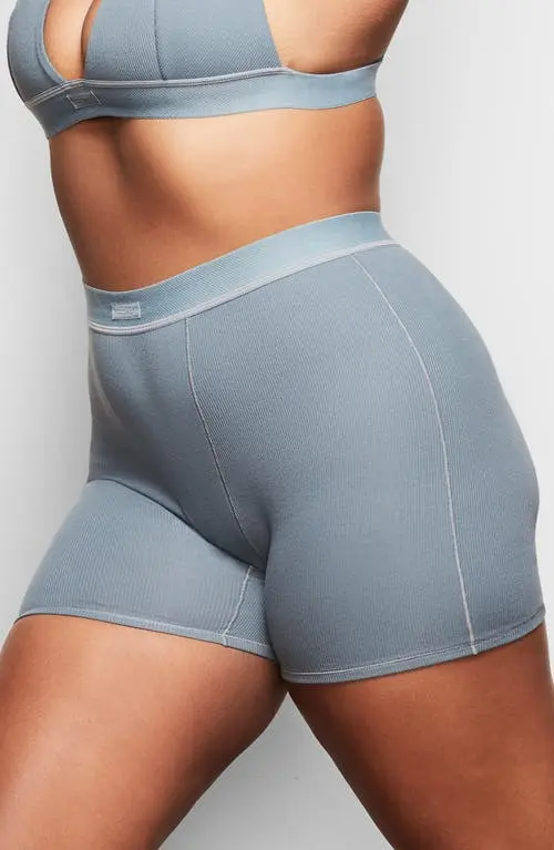 SKIMS Stretch Cotton Rib Boxers - Z/dnukyanitednu