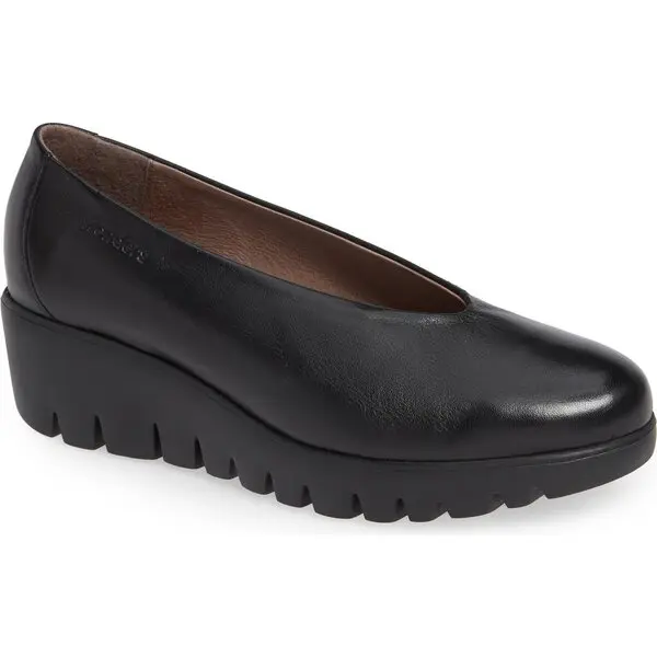 WONDERS Extralite Wedge Pump - Black Leather
