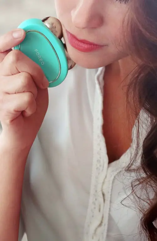 Foreo Bear Facial Toning Device - Mint