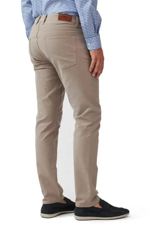 Rodd & Gunn Motion 2.0 Straight Leg Jeans - Sable