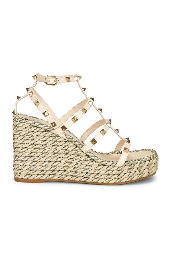 Valentino Garavani Rockstud Torchon Espadrille Wedges - Light Ivory
