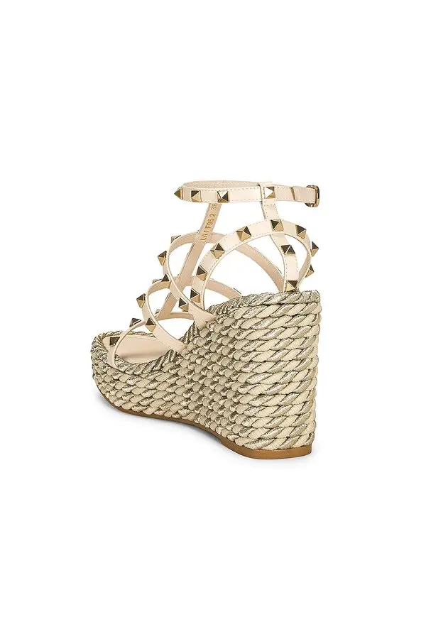 Valentino Garavani Rockstud Torchon Espadrille Wedges - Light Ivory