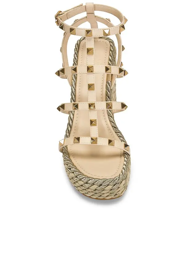 Valentino Garavani Rockstud Torchon Espadrille Wedges - Light Ivory