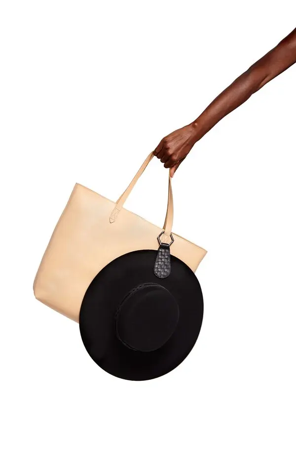 LINDSAY ALBANESE Toptote The Drop Leather Hat Holder