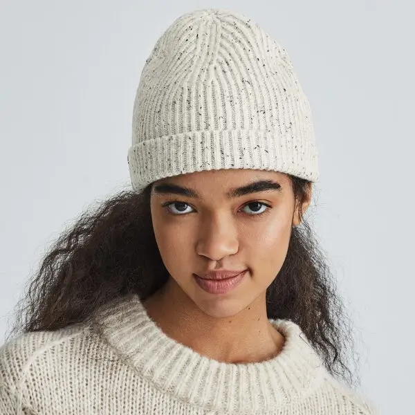 Everlane Cashmere Rib Beanie - Speckled Cream | Editorialist display picture 2