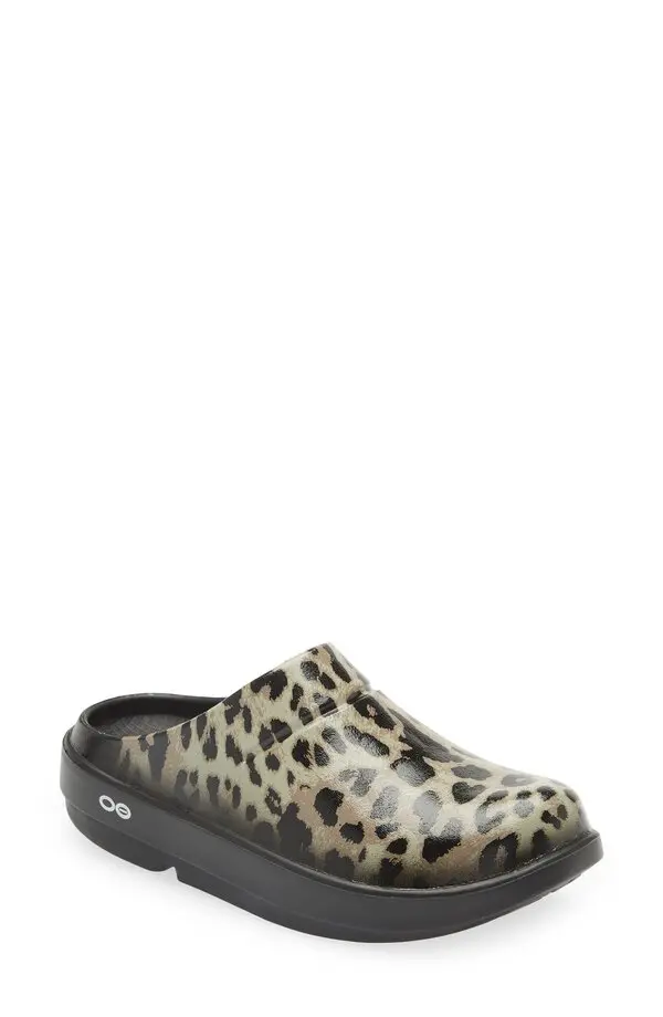 OOFOS Oocloog Clog