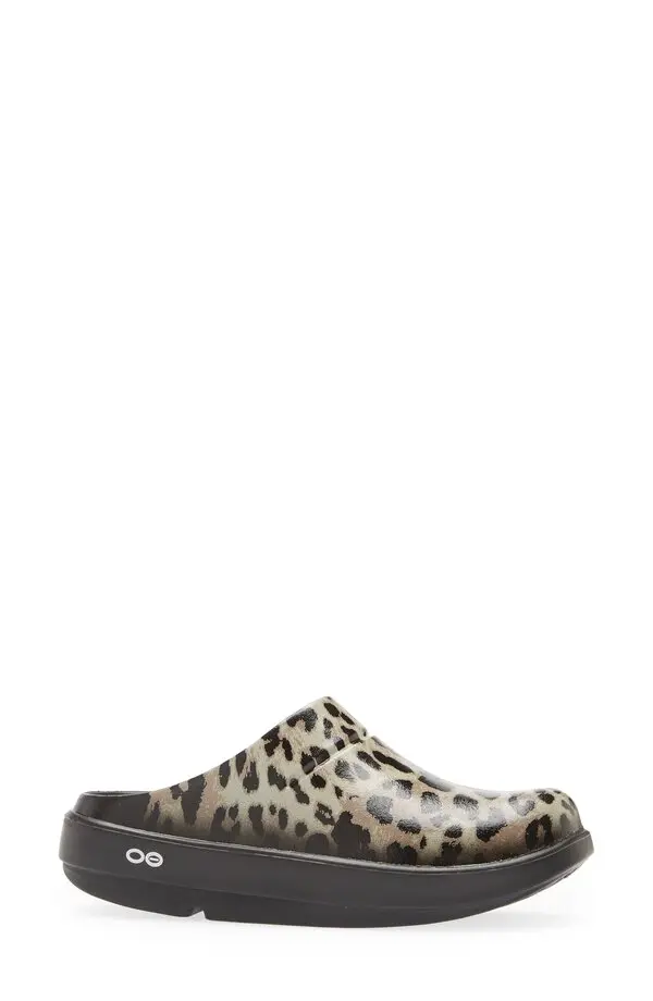 OOFOS Oocloog Clog
