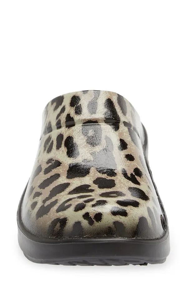 OOFOS Oocloog Clog