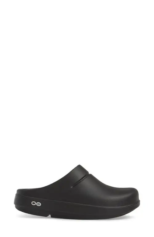 OOFOS Oocloog Clogs