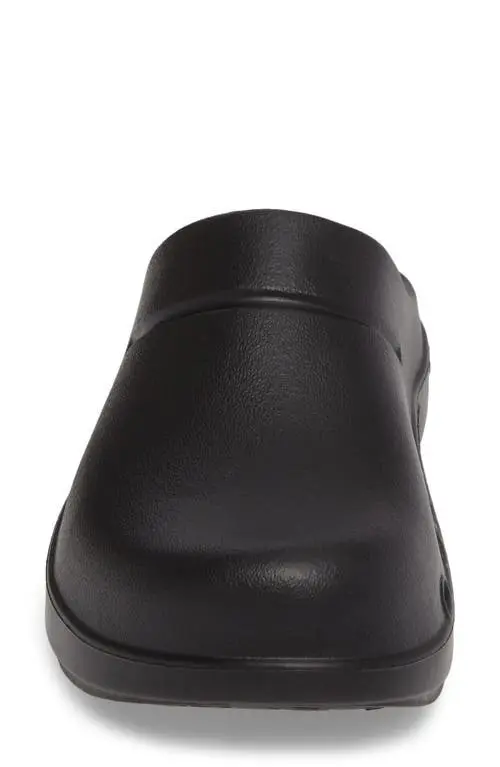 OOFOS Oocloog Clogs