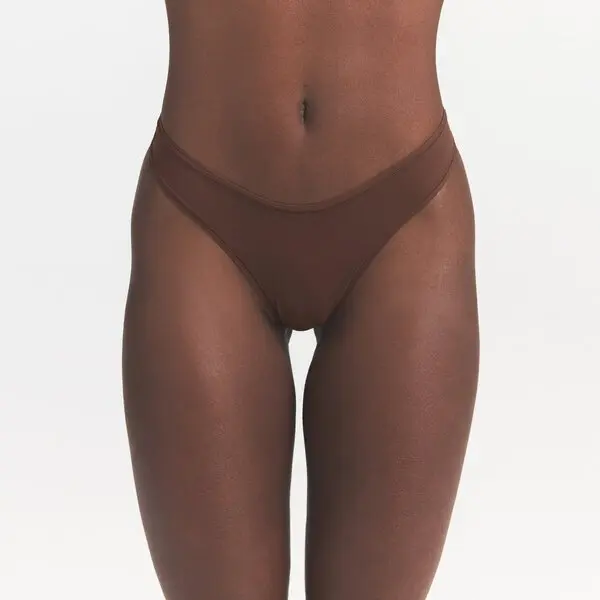 SKIMS Dipped Front Thong | Medium Neutral | | Fits Everybody - Cocoa