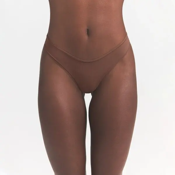 SKIMS Dipped Front Thong | Medium Neutral | | Fits Everybody - Jasper