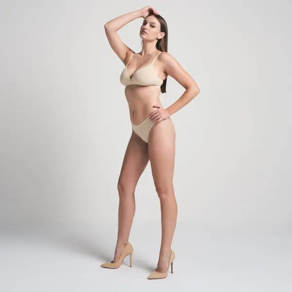 SKIMS Crossover Bralette | Medium Neutral | | Fits Everybody - Sand