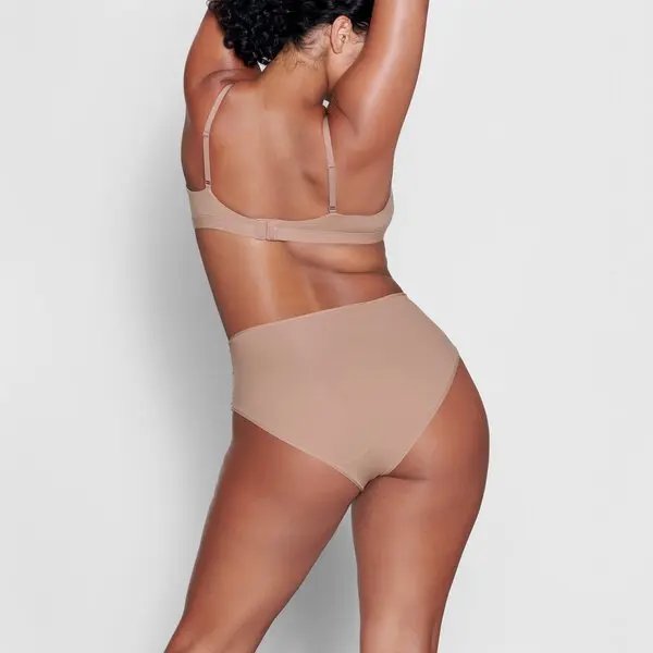 SKIMS Crossover Bralette | Medium Neutral | | Fits Everybody - Sienna