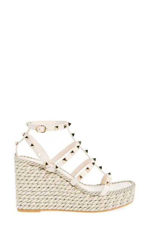 Valentino Garavani Rockstud Torchon Wedge Sandal - Light Ivory
