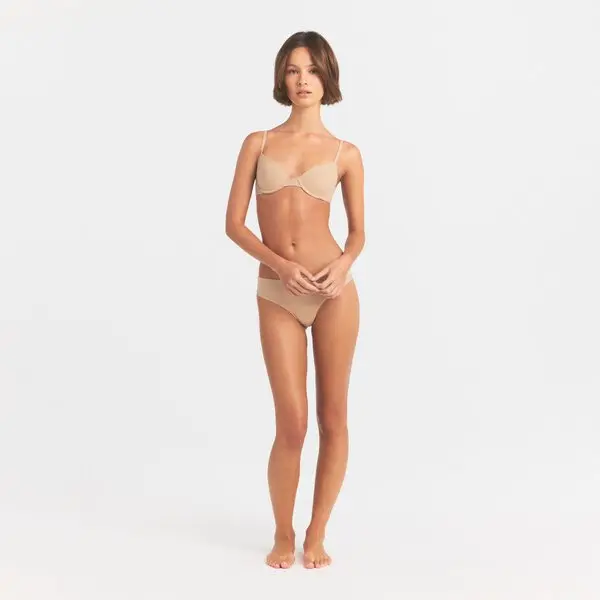SKIMS T Shirt Bra | Medium Neutral | | Fits Everybody - Clay