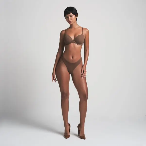 SKIMS T Shirt Bra | Medium Neutral | | Fits Everybody - Jasper