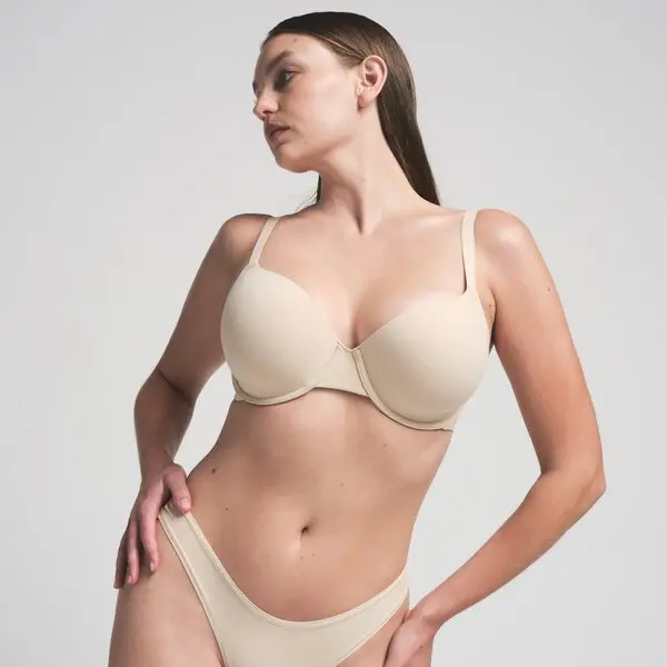 SKIMS T Shirt Bra | Medium Neutral | | Fits Everybody - Sand