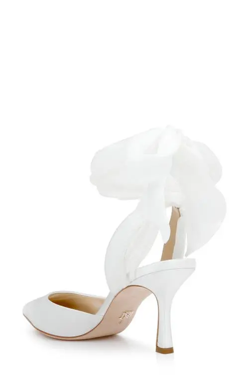 Badgley Mischka Blaze Pump - Soft White