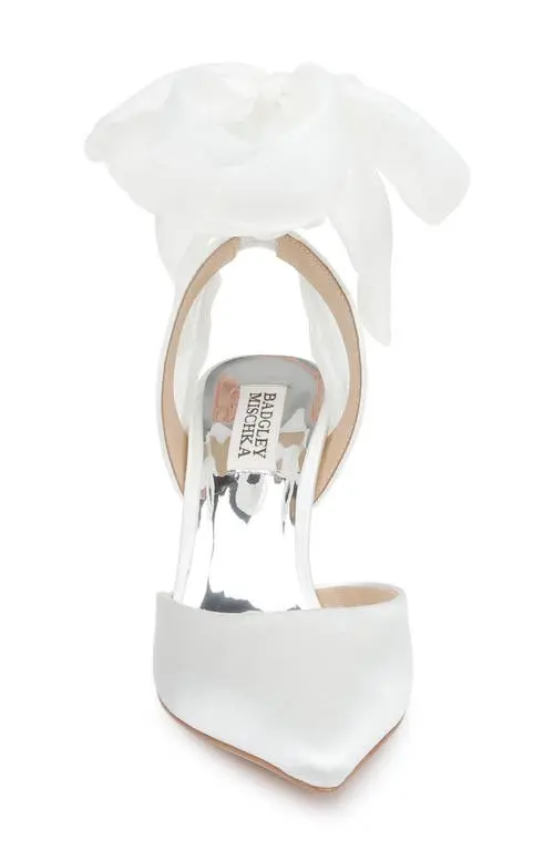 Badgley Mischka Blaze Pump - Soft White