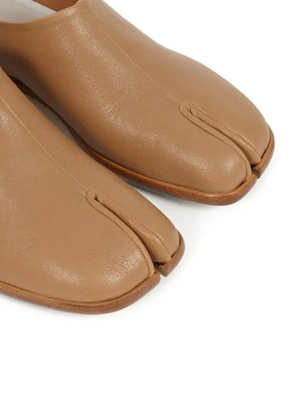 MAISON MARGIELA Tabi Leather Babouche Shoes - Brown