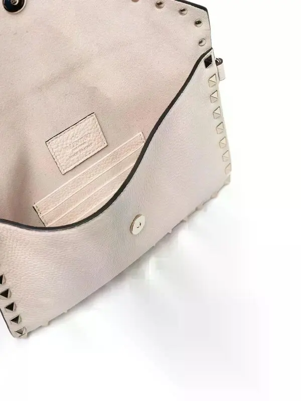 Valentino Garavani Rockstud Envelope Clutch - Neutrals